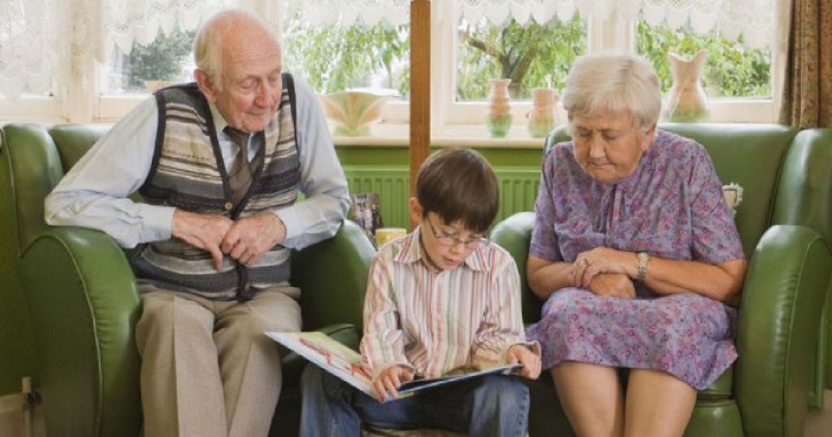 《Παππού, παππού! Στο βιβλίο της ιστορίας γράφει ότι το Μάρτιο του 2020 ...