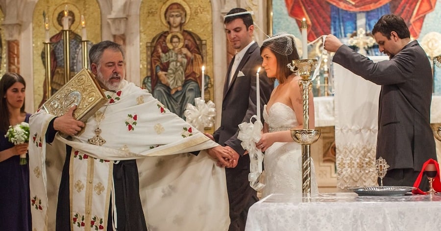 Γιατί το μuστήριο του γάμου θα πρέπει να γίνεται πάντα Κυριακή, σύμφωνα ...