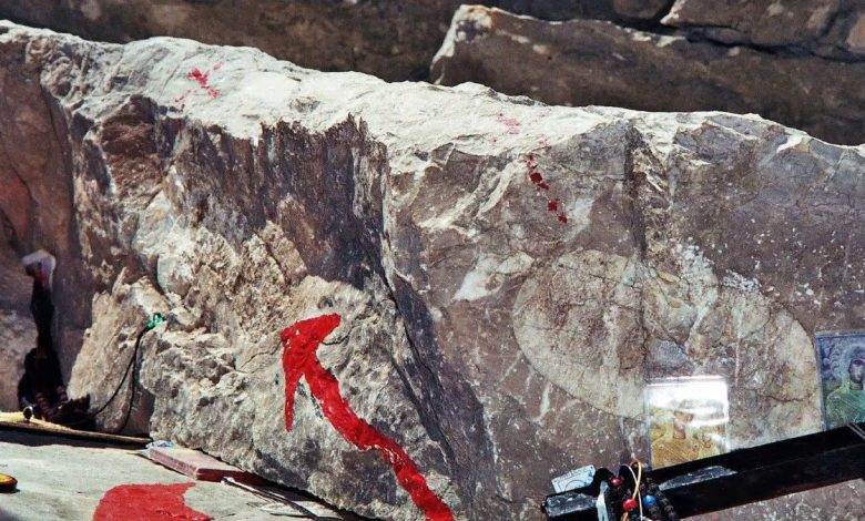 Τα πατήματα της Παναγιάς Προυσιώτισσας – Η θαυματουργή εικόνα και η ...